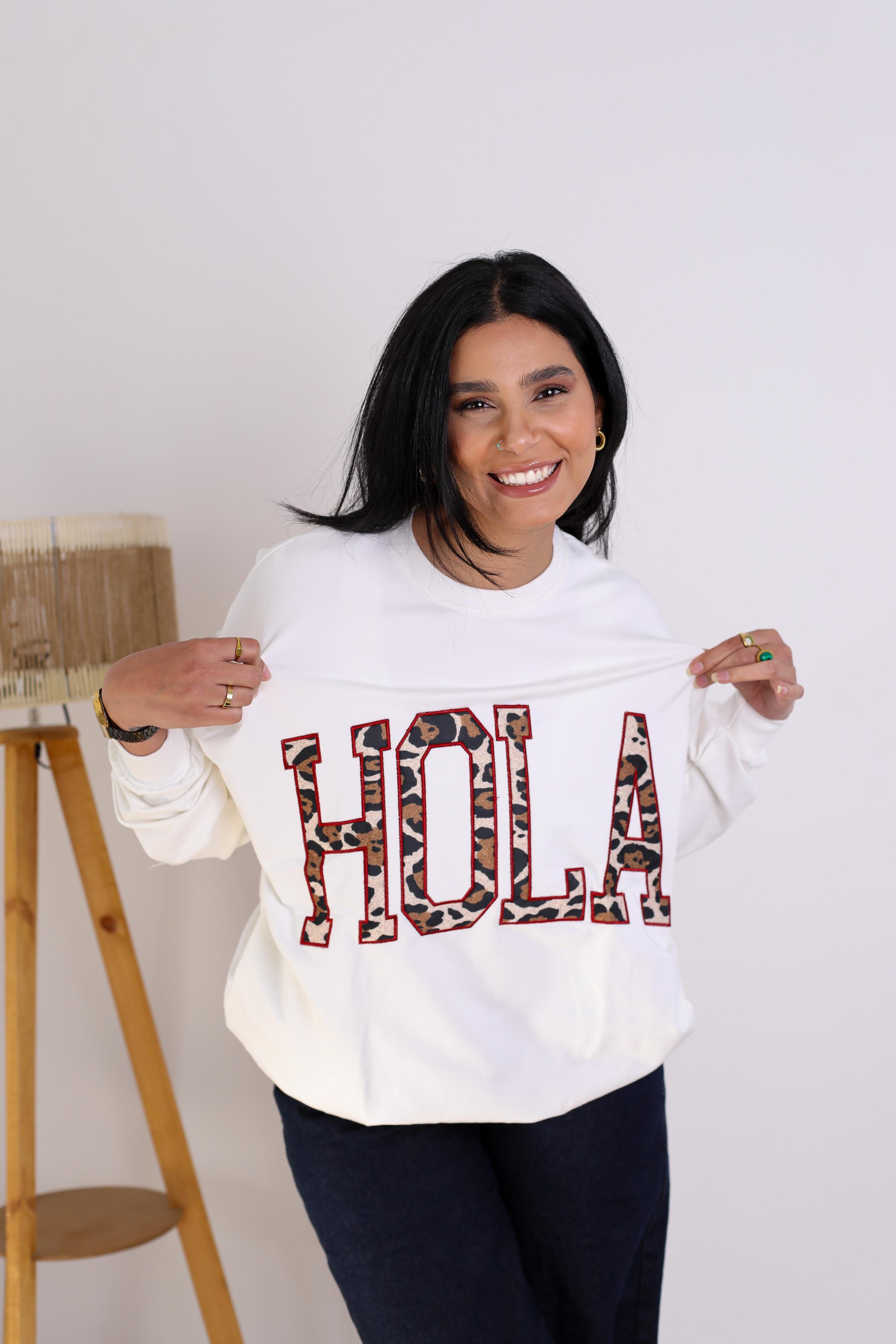 Casual Chic White Sweatshirt with Bold Graphic Print – Traumen